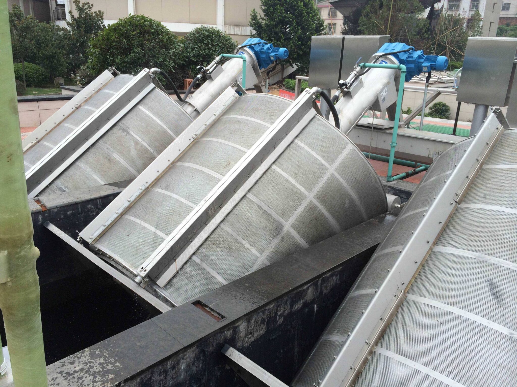 Screening & Screeners in Water and Wastewater Treatment | Shiz b.v. company